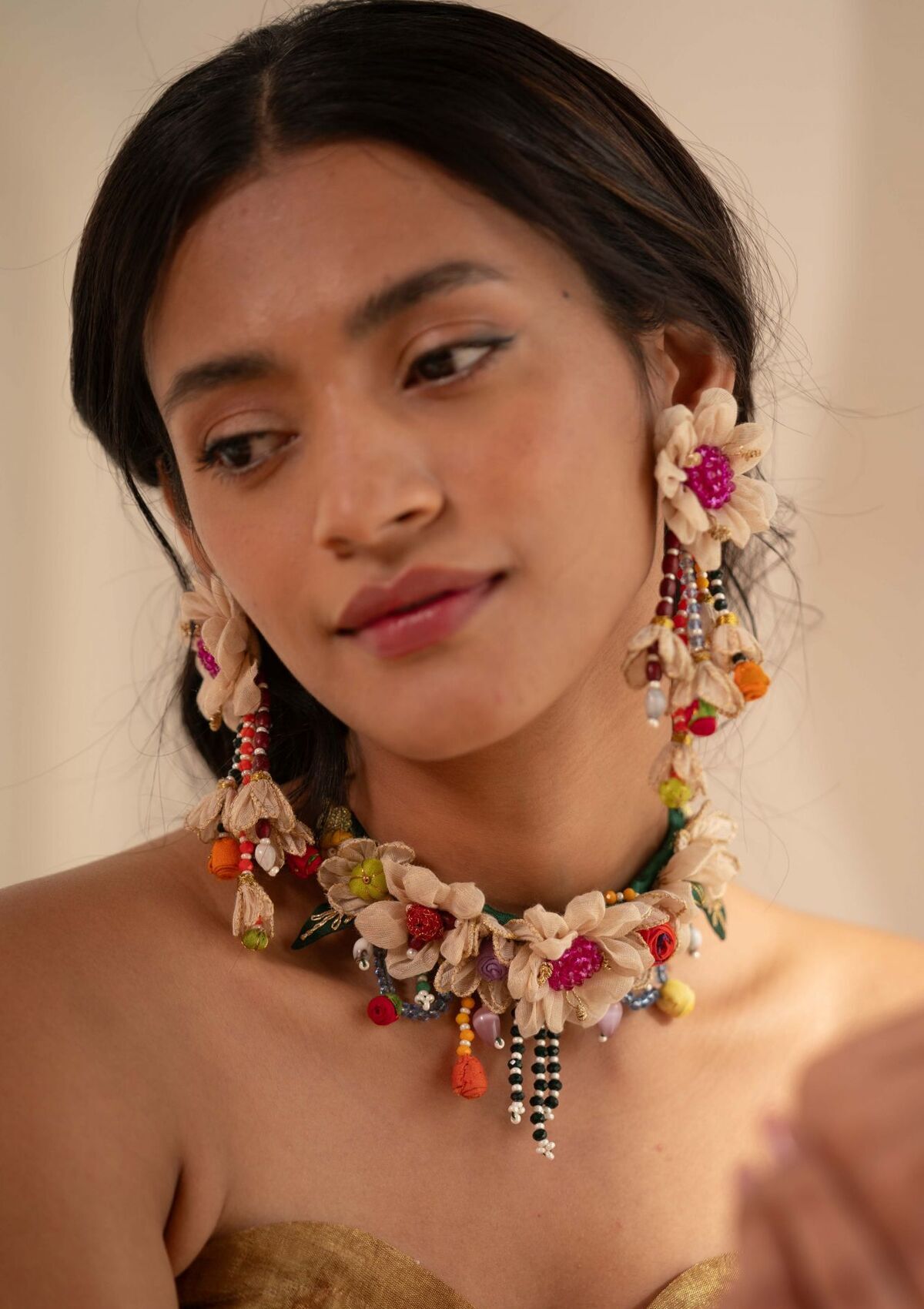 Aili Floral Necklace