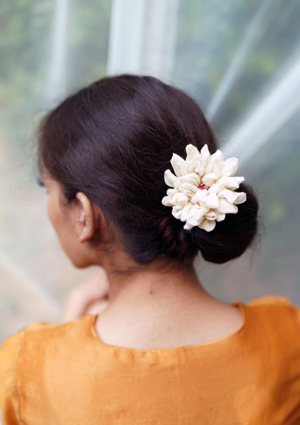 Tullipan White Flower Accessory